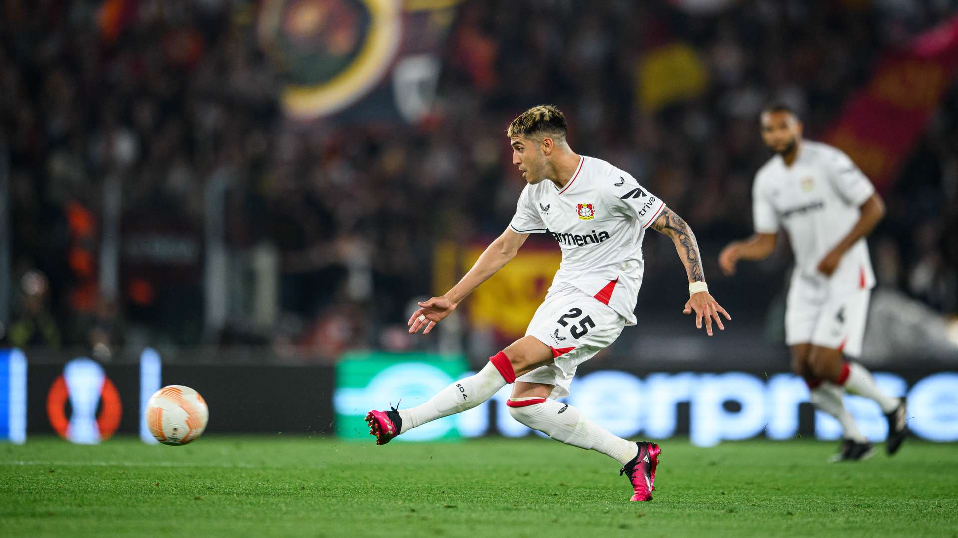 Exequiel Palacios - Midfield | Bayer 04