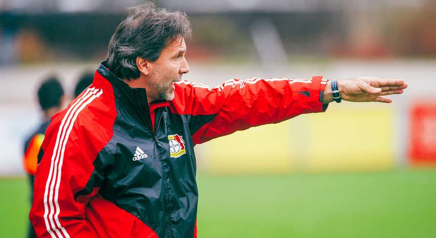 Hart, aber herzlich: Thomas Hörster wird 65 | Bayer04.de