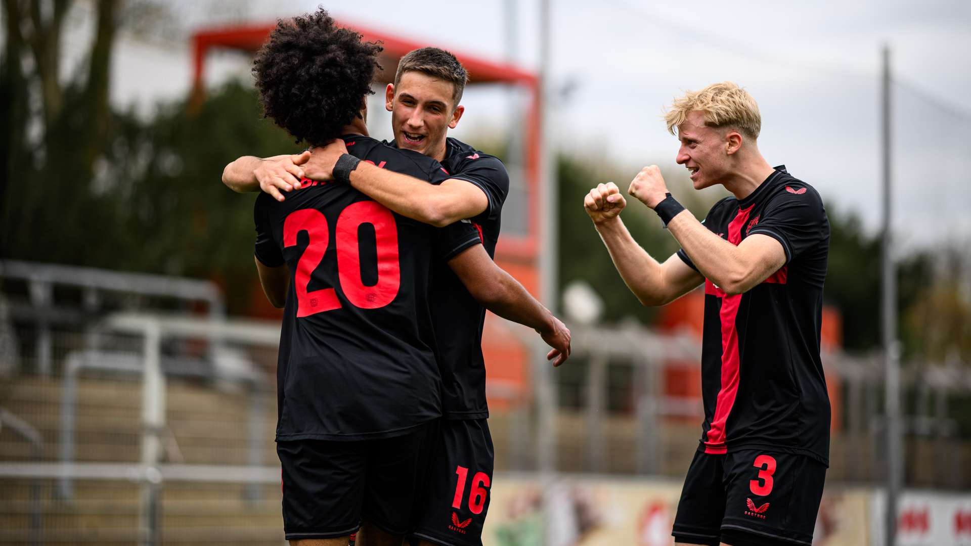 3:2 gegen Schalke 04 – U19 rückt auf Platz zwei vor | Bayer04.de