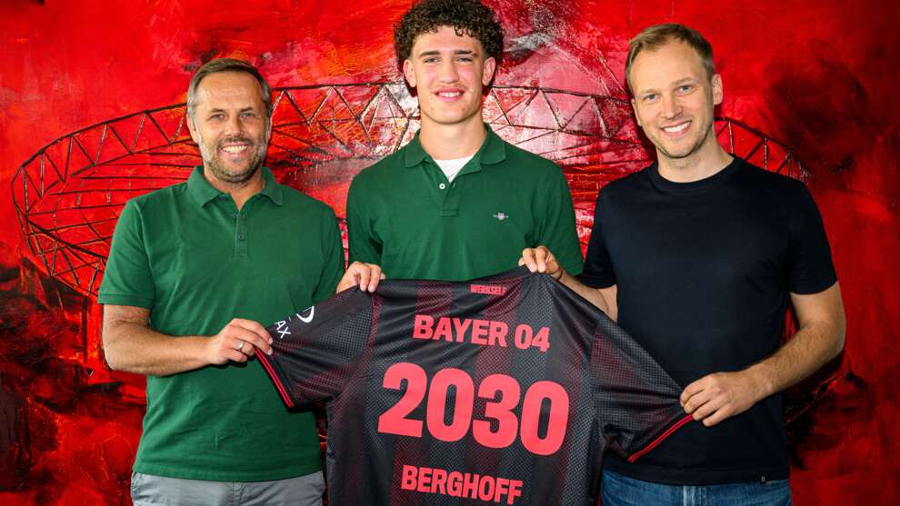 Bayer 04 award Jonah Berghoff professional contract | Bayer04.de