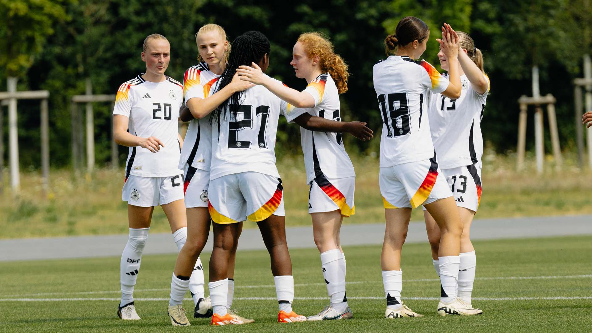 Bartz und Boboy treffen beim EM-Härtetest für deutsche U19-Juniorinnen ...